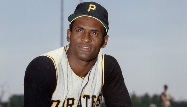Biografía de Roberto Clemente: Héroe del Béisbol y Humanitario Ejemplar